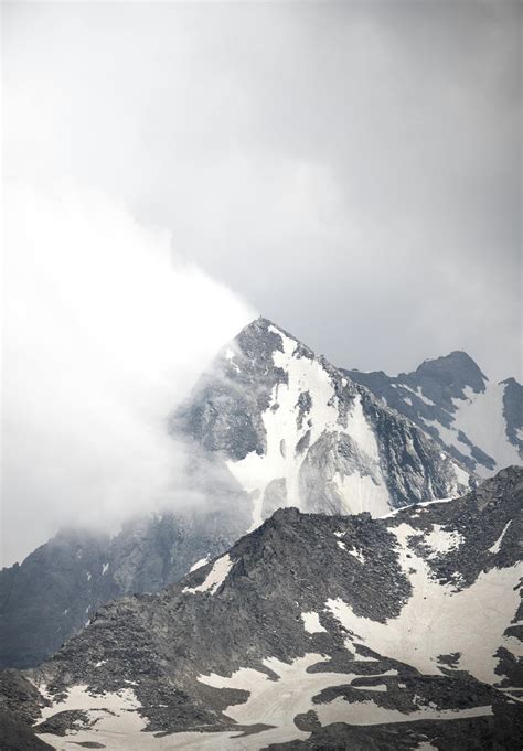 티롤의 극적인 눈 덮인 산 풍경 · 무료 스톡 사진
