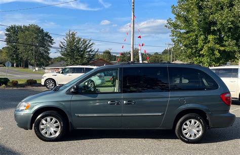 Chrysler Town And Country 2005 Green