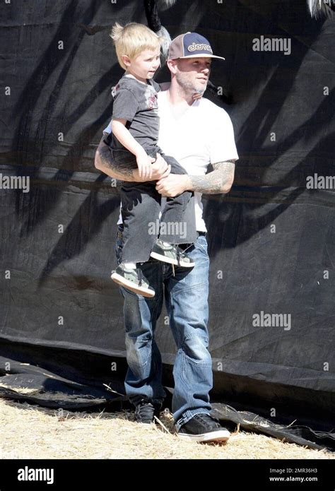 Rocker Fred Durst Takes His Son Dallas To The Pumpkin Patch In West Hollywood Ca 102706