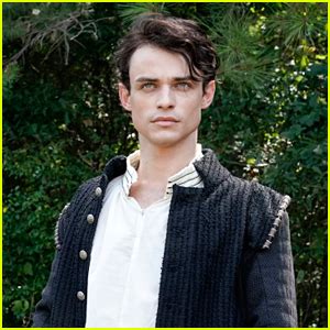 Thomas Doherty Is Flattered By Damon Salvatore Comparisons On ‘legacies