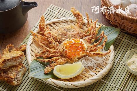 阿布潘水產 🌟香酥軟殼蟹🌟 炸物界的天花板 🦀軟殼蟹因剛脫殼全身柔軟纖薄 💯最佳的料理方式就是下鍋油炸 Facebook
