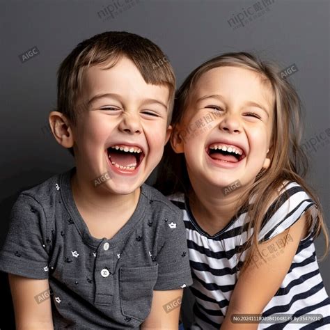 ai创作图欢乐的儿童 兴高采烈的儿童 大笑小孩 妹妹笑 一起大笑 幼儿园笑脸 开心的儿童 欢乐的小孩 快乐儿童儿 幸福的儿童 童年的微笑 儿童