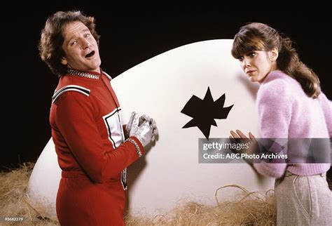 Mork And Mindy The Wedding Season Four Mork And Mindy Were