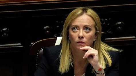 Джорджа мелони фото в купальнике