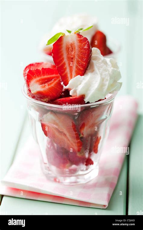 strawberry and cream Stock Photo - Alamy