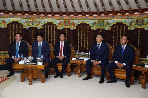 Монгол Улсын Ерөнхийлөгч У Хүрэлсүх ОХУ ын Засгийн газрын орлогч дарга В В Абрамченког хүлээн