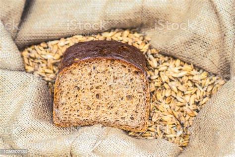 밀기 울과 빵 호 밀 밀기 울 키예프 우크라이나의 가방에 속 인 다 가정 생활에 대한 스톡 사진 및 기타 이미지 가정 생활 갈색 건강한 생활방식 Istock