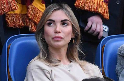 Noemi Bocchi L Avete Mai Vista Struccata E Irriconoscibile Solospettacolo It