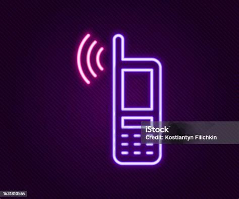 검은 색 배경에 고립 된 무료 Wifi 무선 연결 아이콘과 빛나는 네온 라인 스마트 폰 무선 기술 Wifi 연결 무선 네트워크 다채로운 개요 개념 벡터 0명에 대한 스톡