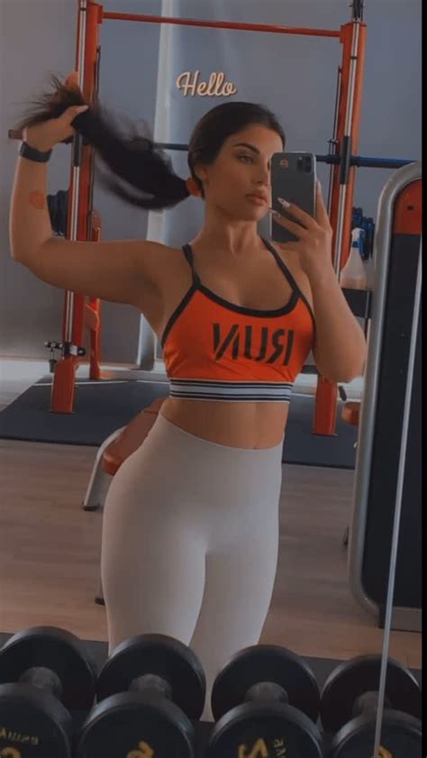 Nesha Lovers 🧜‍♀️ ‎نیشا لە وڵاتی قەتەرەوە سڵاوی هەیە لۆتان ️😁