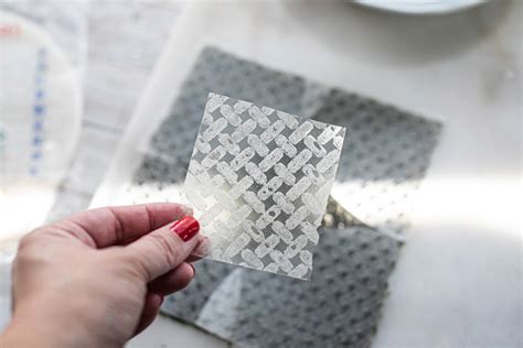 Spicy Salmon Poke On Crispy Seaweed Rice Paper Chips Recipe Food Is