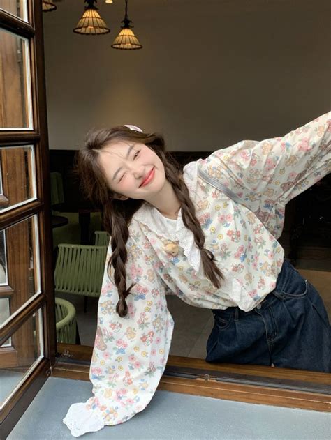 시크온미 플라워 잔 꽃무늬 펀칭 레이스 프릴 러플 퍼프 벌룬소매 볼륨 브이넥 긴팔 블라우스