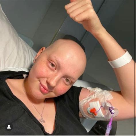 Tiktok Star Leah Smith Dies Aged 22 From Bone Cancer Metro News