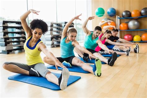 Premium Photo Fitness Class Exercising In The Studio