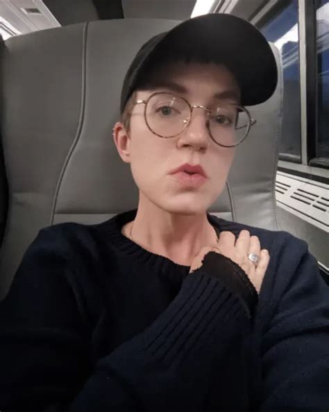 Elle Longpre 07 Smith College