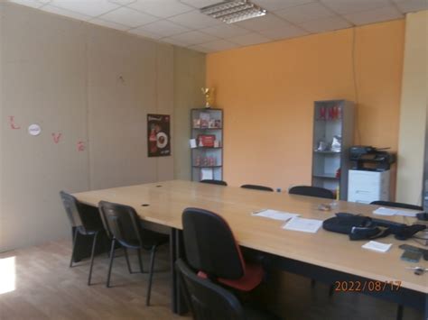 ЧСИ продава на търг търговски имот снимки