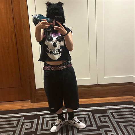 Billie Eilishs Diamond Grills Divides Fans On Social Media