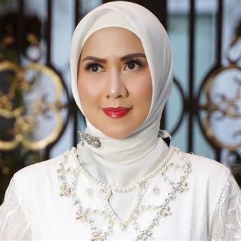 7 Artis Indonesia Yang Suka Koleksi Lingerie Okezone Celebrity