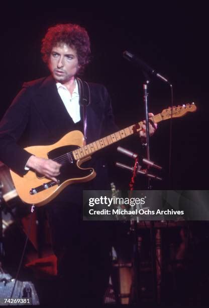 Bob Dylan 1974 Photos And Premium High Res Pictures Getty Images