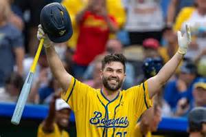 3 Heroes From Royals World Series Surprise Crowd At Savannah Bananas