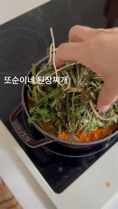 저장해놓았던 카페 을지로카페 콘웨이커피 커피가 진하고 좋다 라떼가 더뜨거우면 더 좋겠다 ㅎ 그래도 맛은 있긴했지 Yumin1356 이랑 1층벤치에서 한10분대기하고