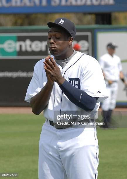 Philadelphia Phillies Dontrelle Willis Photos And Premium High Res Pictures Getty Images