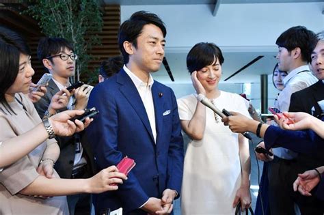 Япон Коизуми Синзиро хүүхэд асрах амралт авах анхны эрэгтэй сайд болно