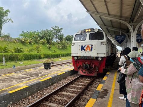 Bandung To Yogyakarta By Train Economy Executive Panoramic Class Borobudur Sunrise Tour