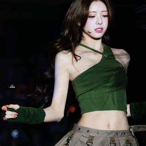 예 빈 ๑･̑ ･̑๑ 🎁 오늘의 다이어트 자극짤은 Itzy유나 저렇게 되고 싶다👉🏻👈🏻 Instagram