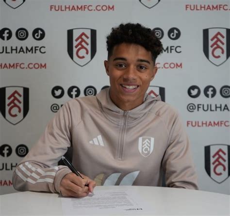 Josh King Signs First Professional Contract At Fulham Fc Orange Veins