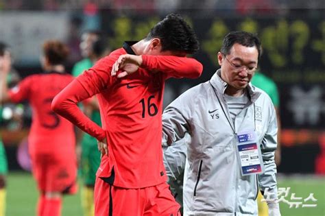 투입 9분 만에 교체 아찔했던 황의조의 부상 노컷뉴스