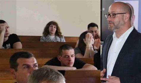 Радан Кънев пристигна в Русе за лекция студентите заспаха на нея