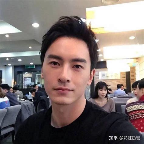 郑元畅深夜被拍和男性牵手，曾多次传出同性绯闻丨彩虹奶爸 知乎