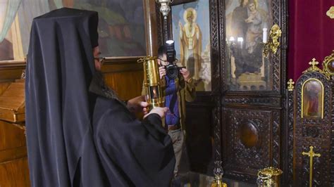 Благодатният огън пристигна в България Общество Новини Бг