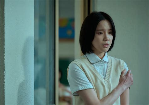 深度拆解程予希個人品牌：如何用「貝斯手思維」與藝術跨界重塑演員價值 Yolo Lab｜解構科技邊際與媒體娛樂的數據實驗室