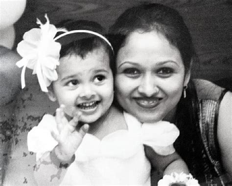 கணவரிடம் விவாகரத்து பெற்று தனியாக வாழும் ஜெயஸ்ரீ ராவின் மகளா இது இவ்வளவு பெருசா வளந்துட்டாரே