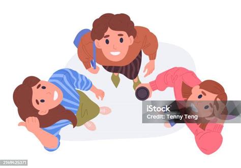 만화 소녀들은 위를 올려다봅니다 귀여운 여성 캐릭터 평면도 올려다 보아 여자는 하늘에서 뭔가를 보았다 사람들은 위에서 보기를