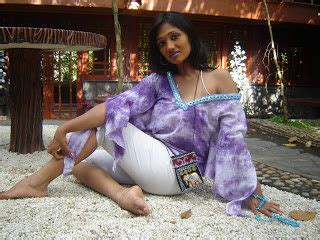 Hot Hot Photos Upeksha Swarnamali Hot Photo