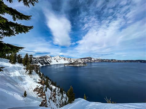 Standing On The Rim Crater Lake Oregon R Oregon