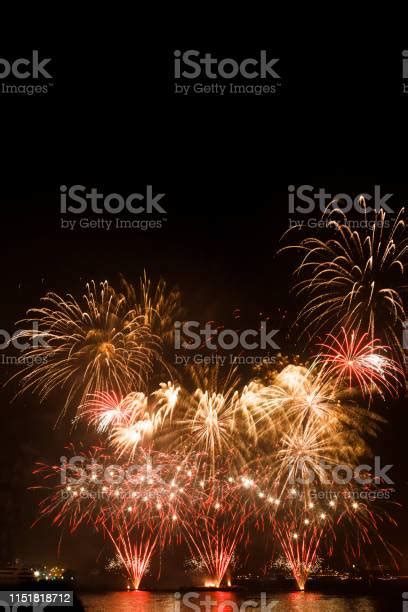 화려한 불꽃 놀이 0명에 대한 스톡 사진 및 기타 이미지 0명 경외감 공연 Istock