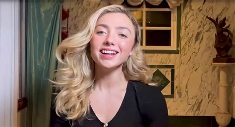 Peyton List Scrolller