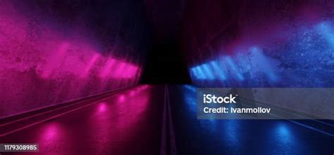 아스팔트 시멘트 도로 더블 줄 지어 공상 과학 미래 콘크리트 벽 지 하 어두운 밤 자동차 쇼 네온 레이저 빛나는 보라색 블루