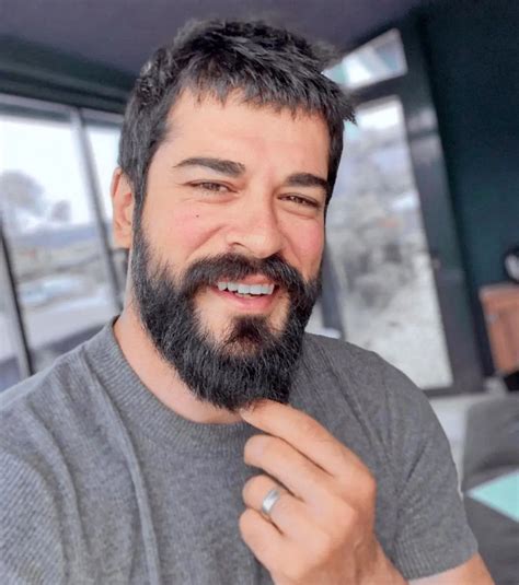 عکسی از بازیگر مشهور ترک در کنار کریس رونالدو بوراک اوچیویت و رونالدو