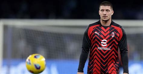 Жестоки критики во Италија за српскиот напаѓач Тој едвај стои на нозе Gol Mk