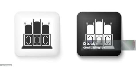 흰색 배경에 격리 된 테이블 아이콘이있는 흑백 법원의 방 의자 아이콘입니다 정사각형 버튼입니다 벡터 가구에 대한 스톡 벡터 아트