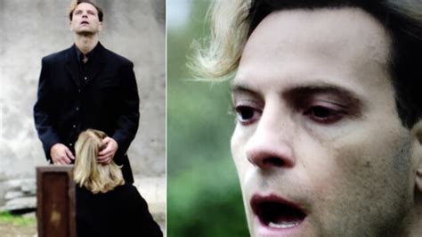 Supersex Rocco Siffredi Fa Sesso Orale Al Funerale Della Mamma La Controversa Scena