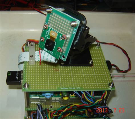 fongeye raspberry pi camera positioned by 2 towerpro 9g servos
