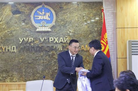 Дэд сайд О Цэндсүрэн ажлаа хүлээн авлаа