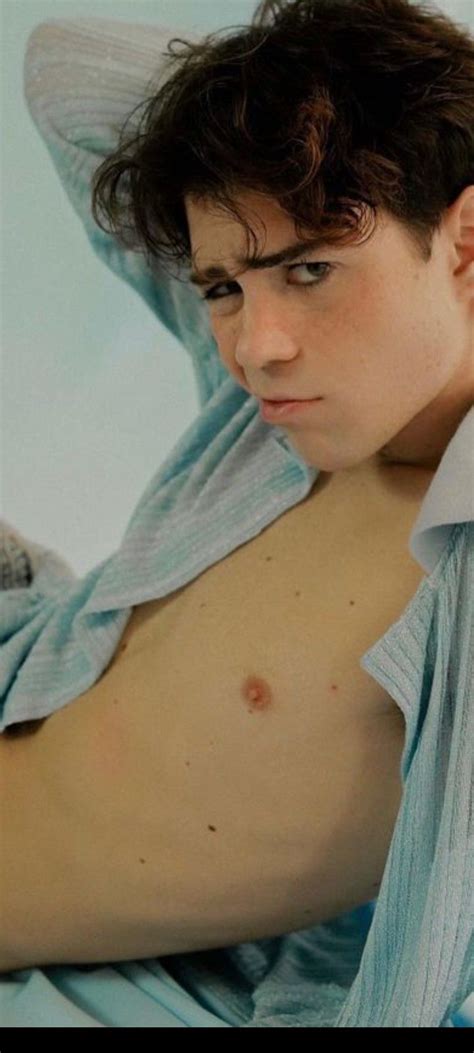 Benji Krol Shirtless Célébrités