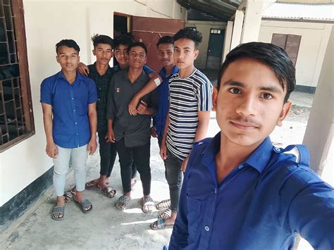 বন্ধুের আড্ডা